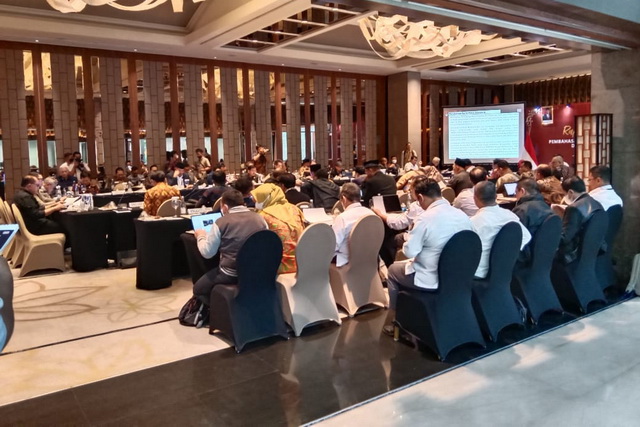 Sewa Peralatan Meeting: Alat Interpreter, Delegate Mic, Tour Guide ...